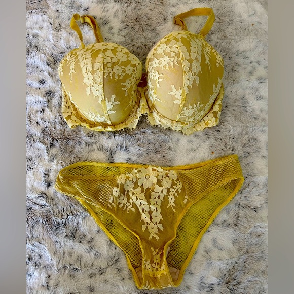 Victoria's Secret | Intimates & Sleepwear | New Victoria Secret Bra And ...